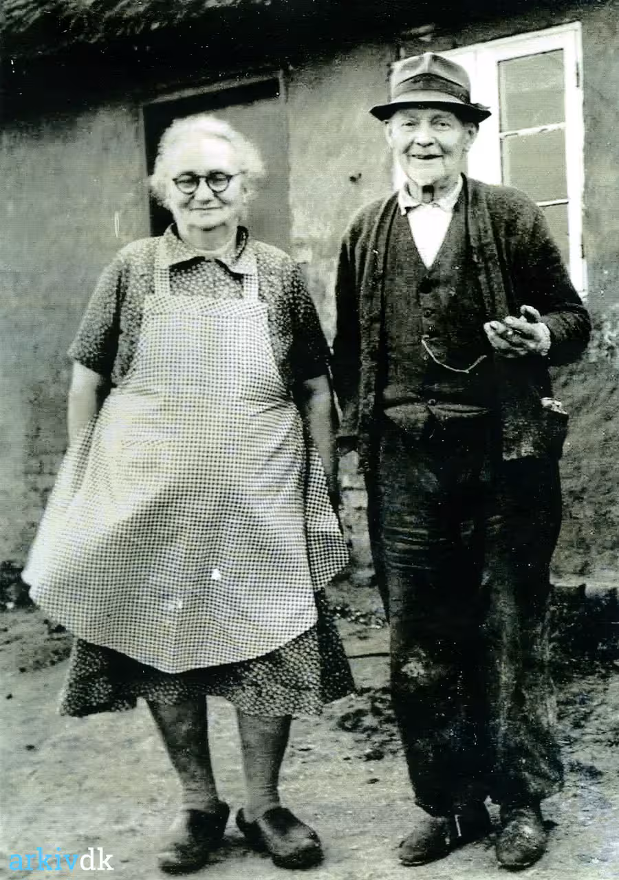 arkiv.dk | Mariane og Niels Jønsson, Genvej 5 ca. 1950.