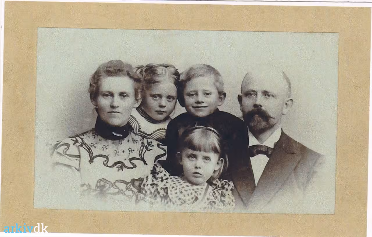 arkiv.dk | Manufakturhandler Chr. Husted og familie