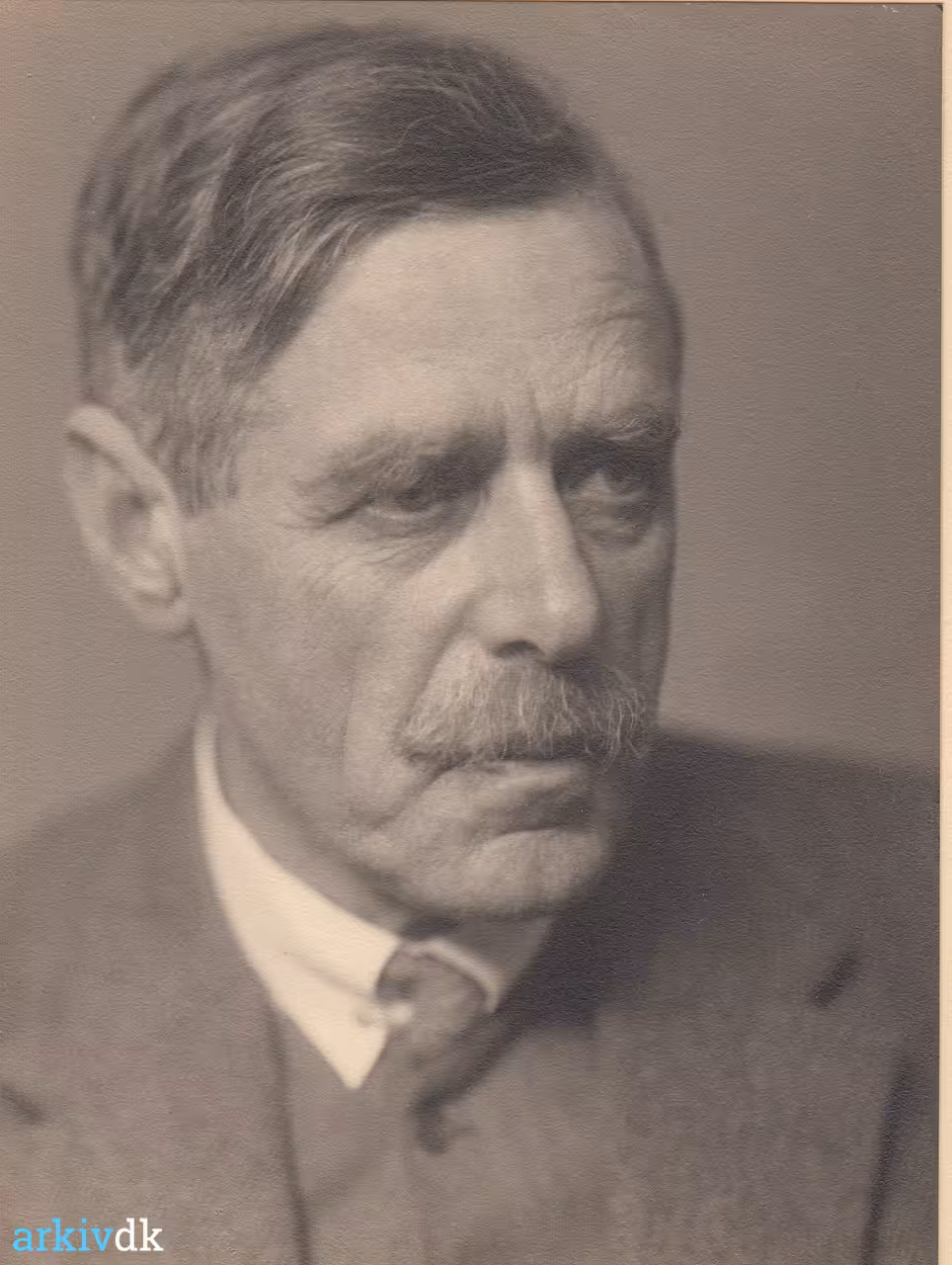 arkiv.dk | Portræt af maleren Johannes Larsen.