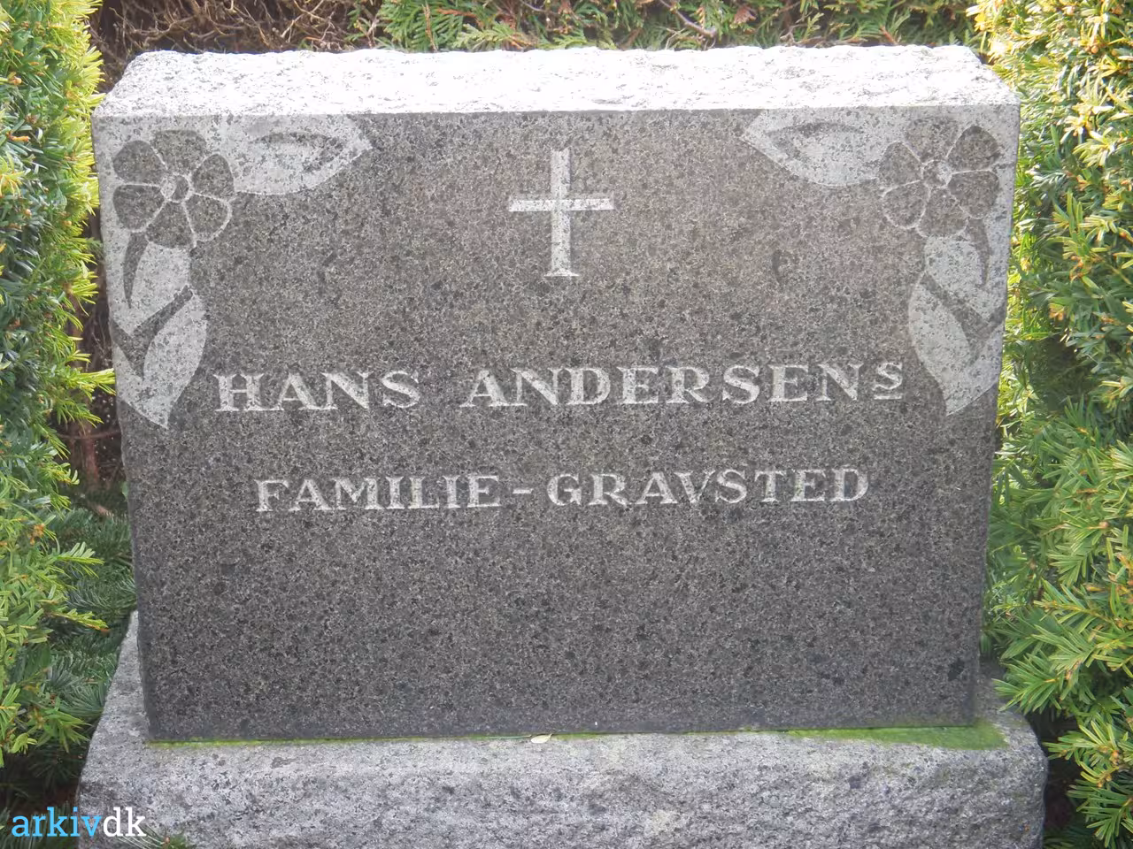 arkiv.dk | Gravsten for Hans Andersens familie-gravsted.