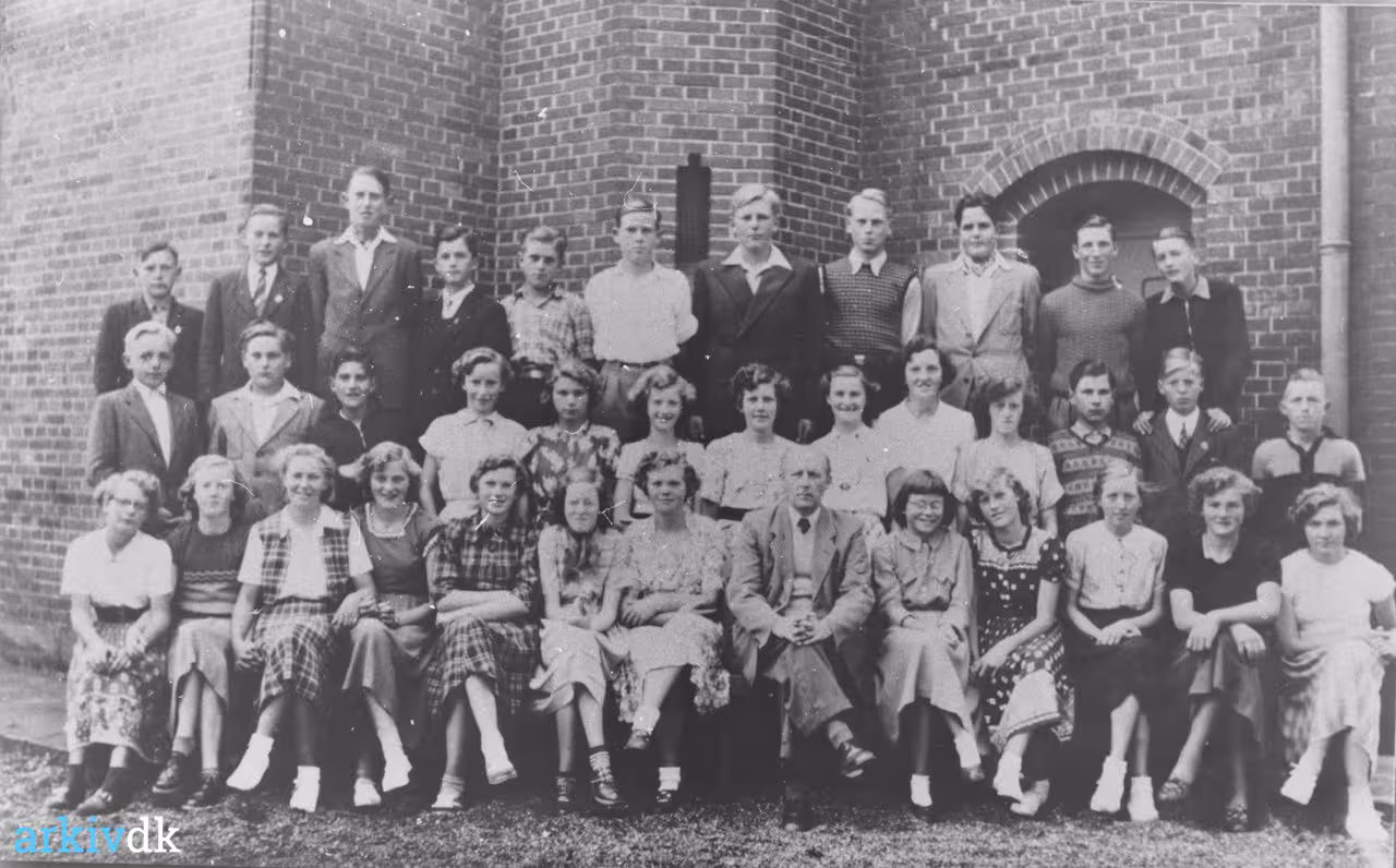 arkiv.dk | Konfirmandhold, Aaby, efterår 1952