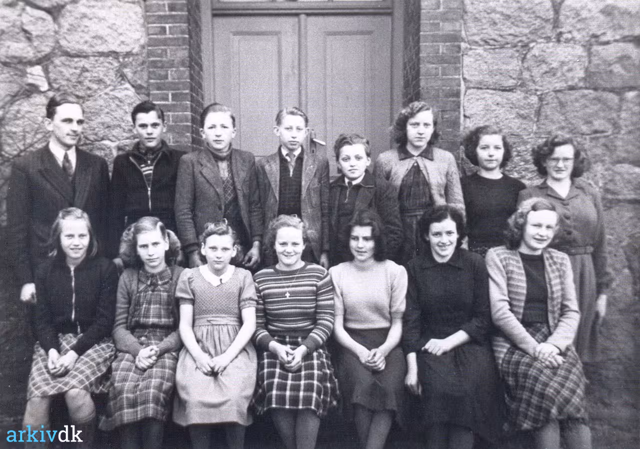arkiv.dk | Konfirmation ved pastor Aage Jæger, 1950.