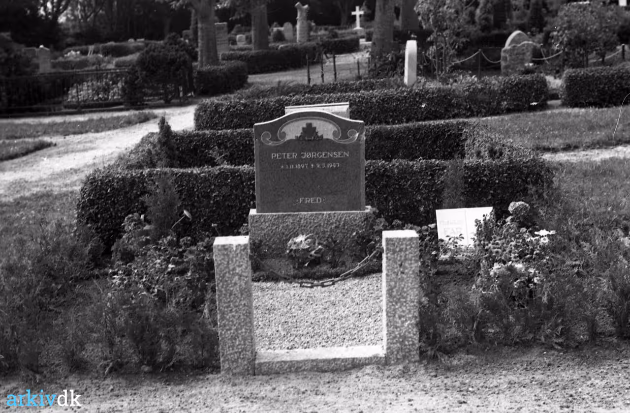 arkiv.dk | Korsør Kirkegård - gravsten