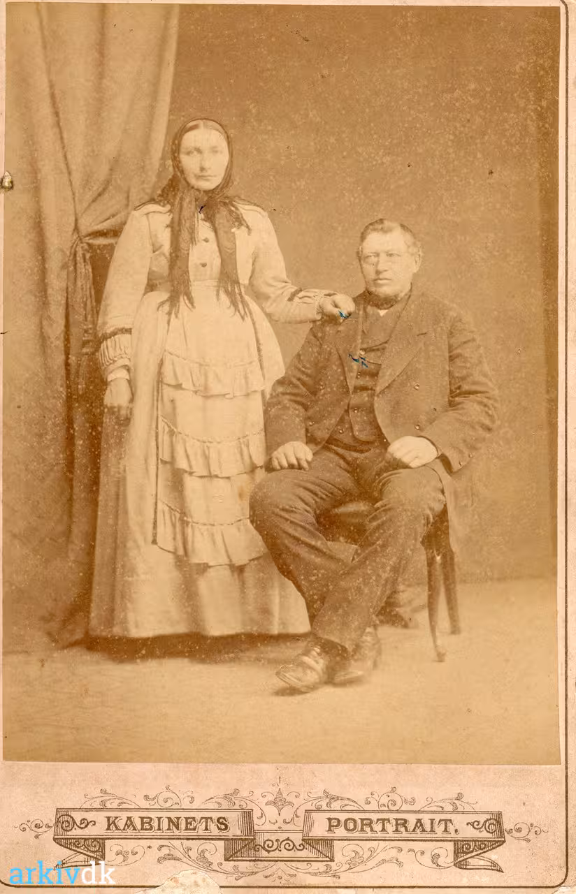 arkiv.dk | Sørensen, Mads Christian og Ellen Kirstine, f. Pedersdatter, Købmandsgården, Tornby