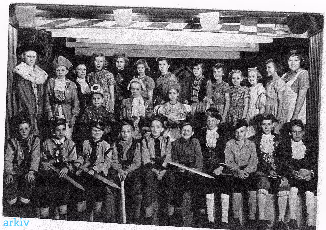 arkiv.dk | Skoledilettant 1952 -53 Arne Poulsen, Jørgen Hansen, Herbert Pedersen, Lise Knudsen ...