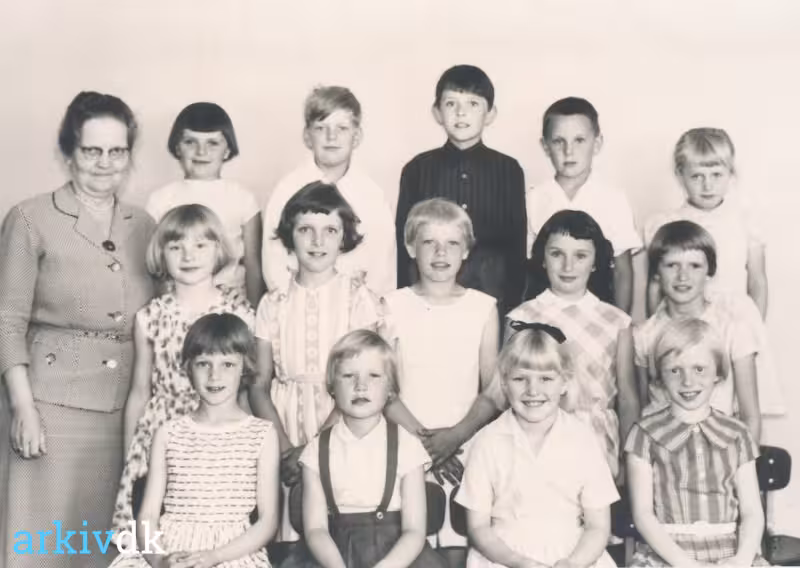 arkiv.dk | Klasse, Rostved Skole, Rønde 1962/63