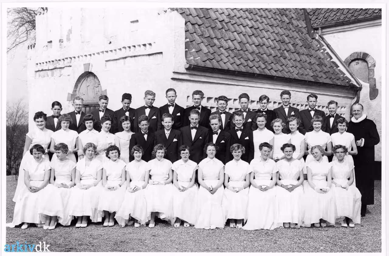 arkiv.dk | Konfirmander Ringe Kirke 1956