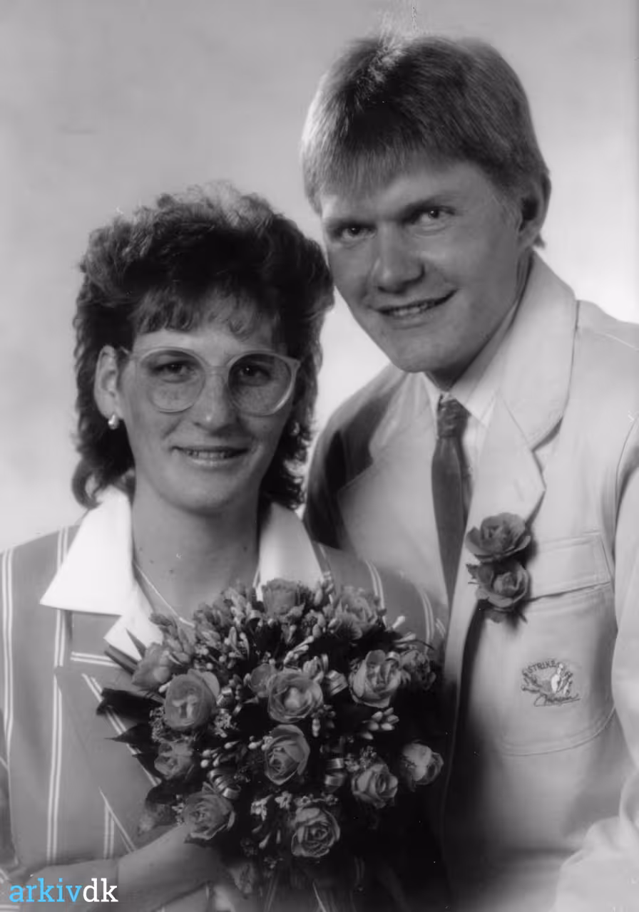 arkiv.dk | Karen Margrethe Hansen og Henning Teglgaard - Vielse på Skanderborg Rådhus