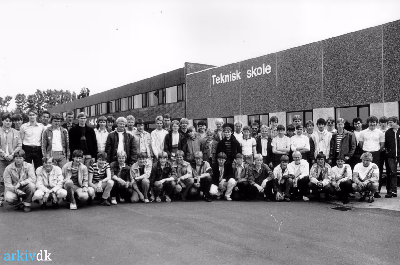 arkiv.dk | Elever foran Teknisk Skole