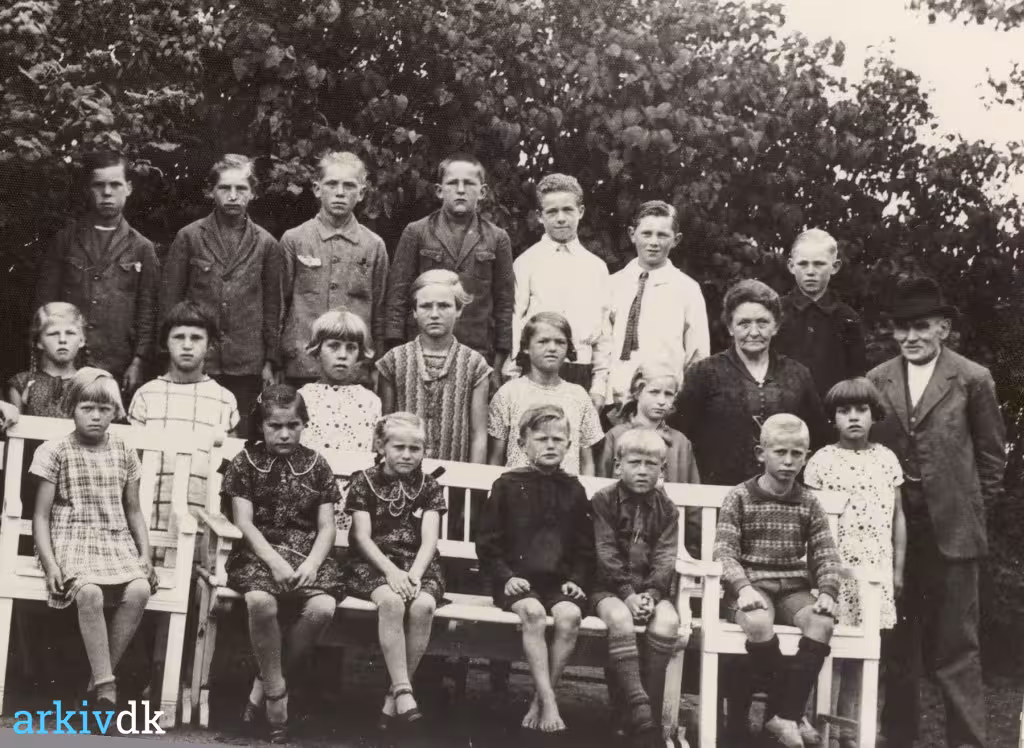 arkiv.dk | Klassebilleder Tjæreby Skole v/Korsør 1926 og 1928