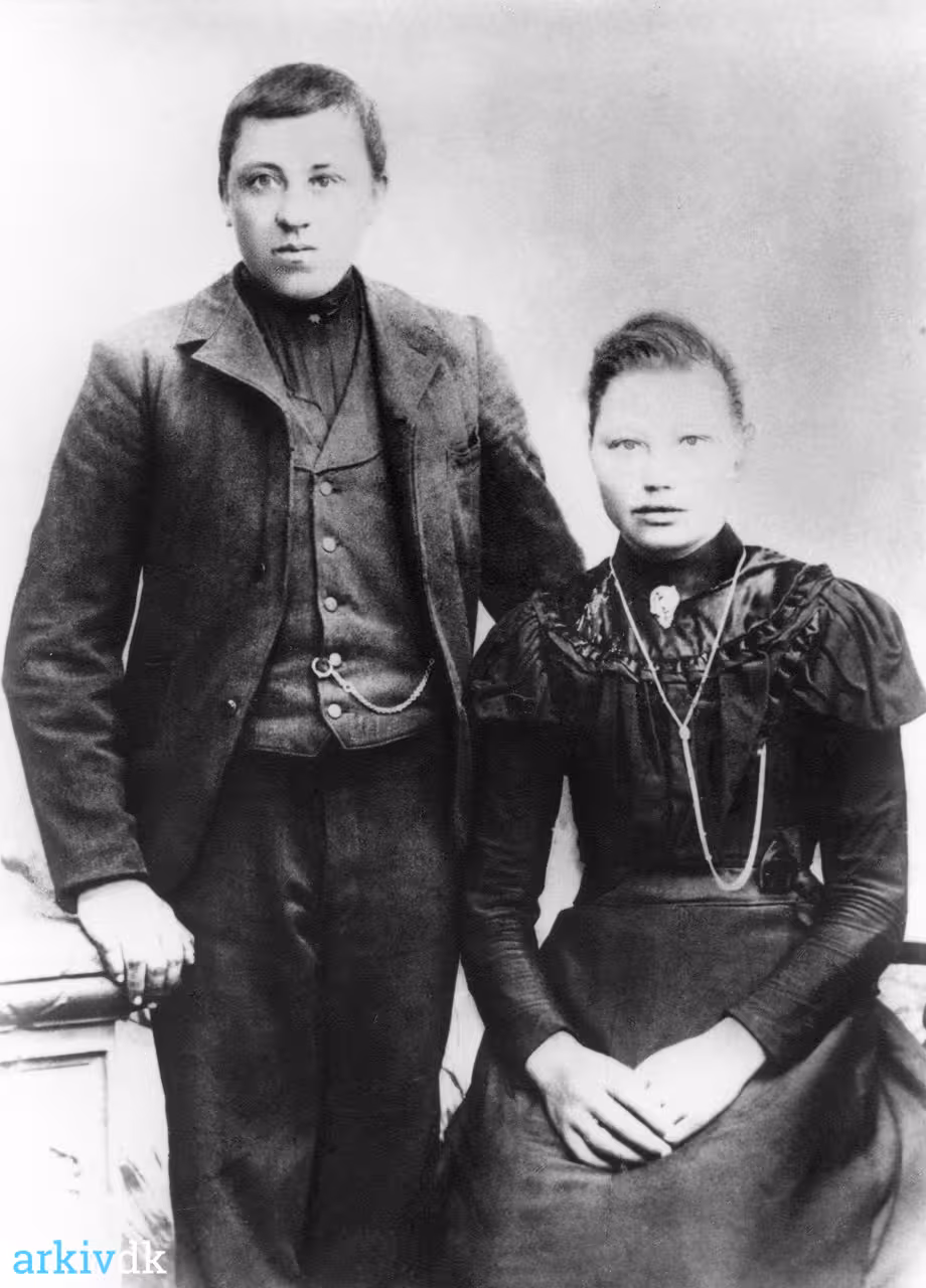 arkiv.dk | Sadelmager Peder Mortensen Pedersen og hustru Kristine Marie født Larsen