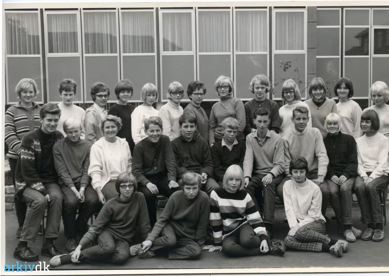arkiv.dk | Skolebilleder fra Ringkøbing Skole, 2. real B, 1965