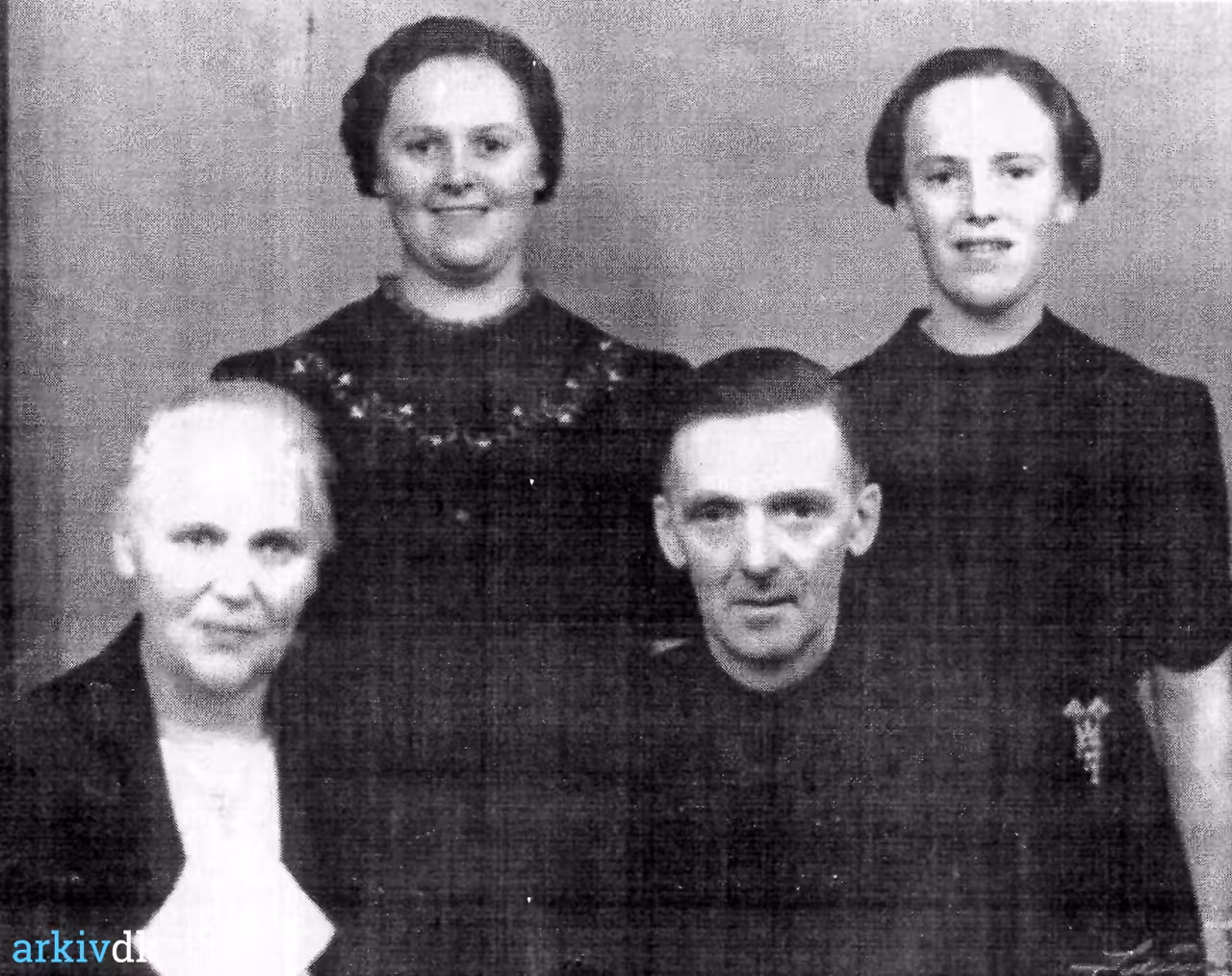 arkiv.dk | Maren og Chresten Pedersen med børn, Sønderkjærsvej 22