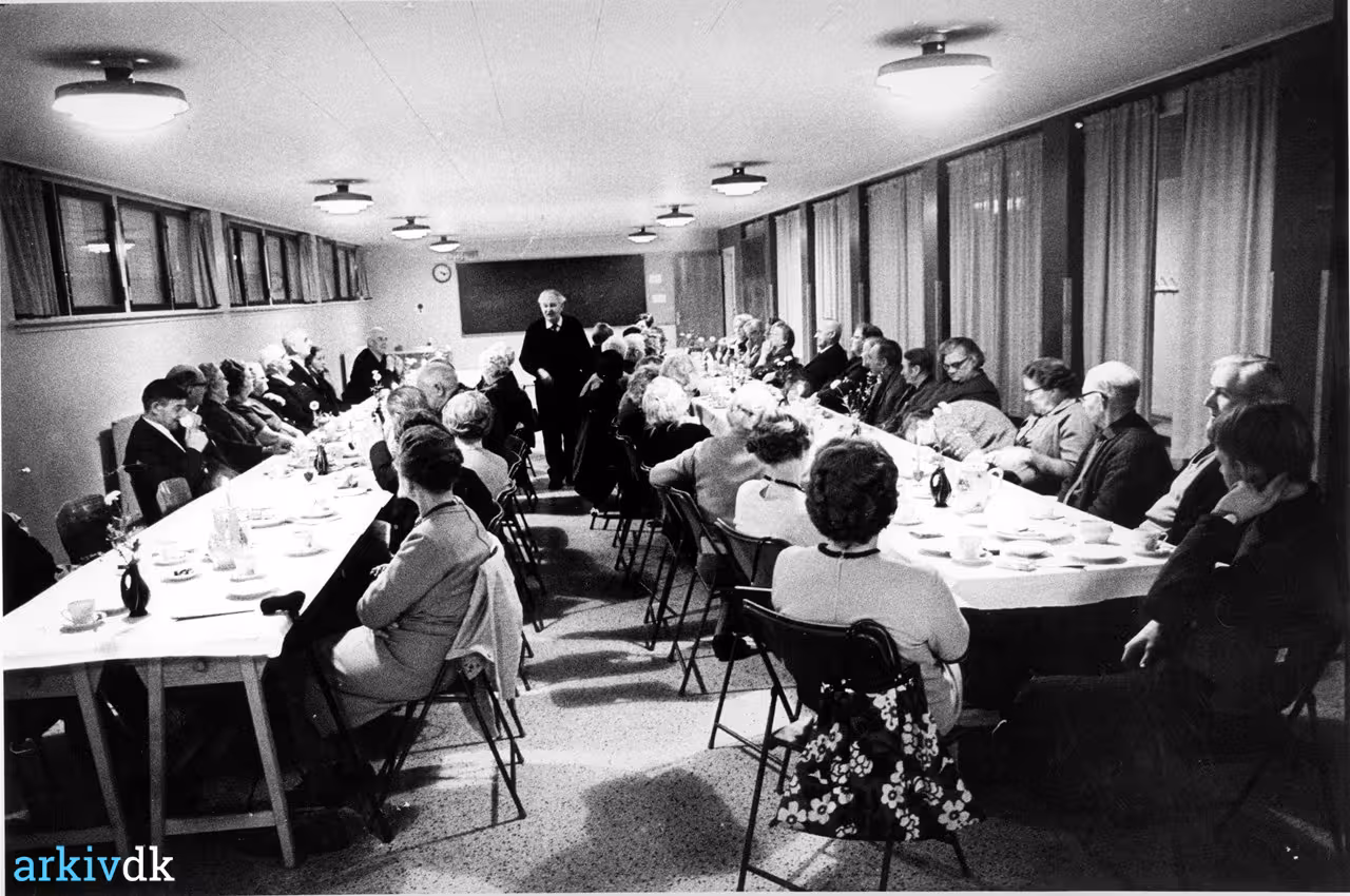 arkiv.dk | Jens A. Petersen holder foredrag for pensionister