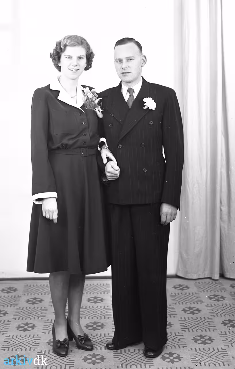 arkiv.dk | Lagerforvalter Andersen med hustru, Colbjørnsensgade, Odense