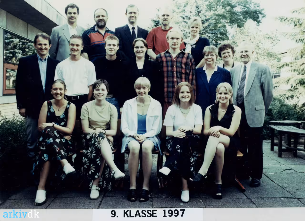 arkiv.dk | Gudumholm skole, klassebillede 9. klasse - afgangsklasse 1996-1997