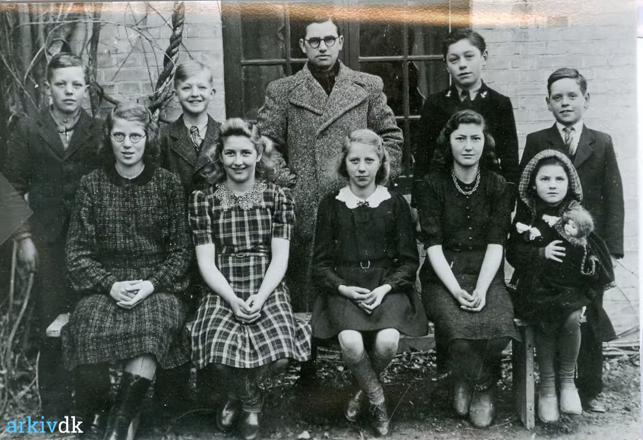 arkiv.dk | Konfirmation, Ørbæk, 1945, forår