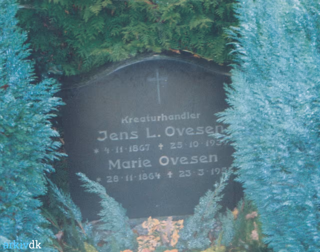 arkiv.dk | Gravsten over Jens L. Ovesen og hustru