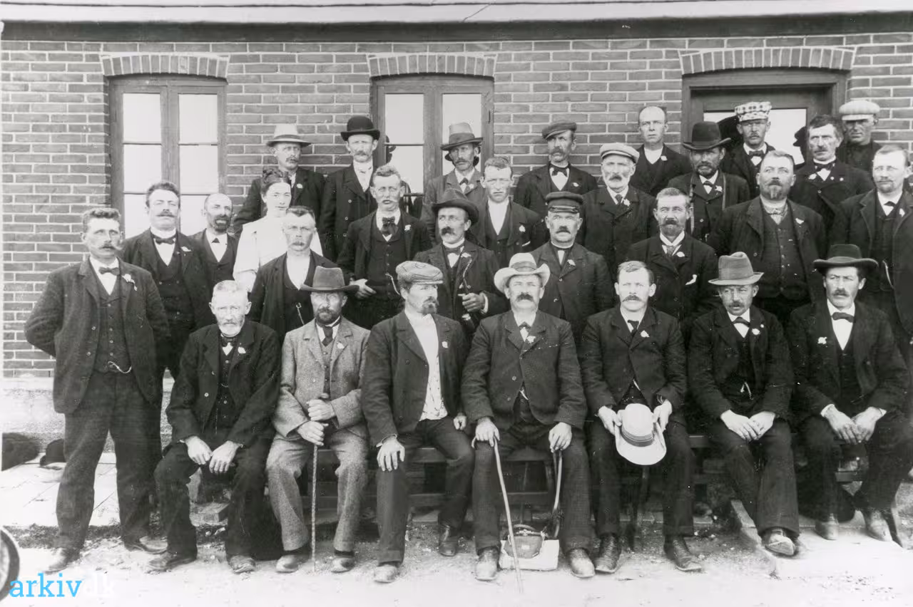 arkiv.dk | Jysk Husmandsforening på tur i 1910