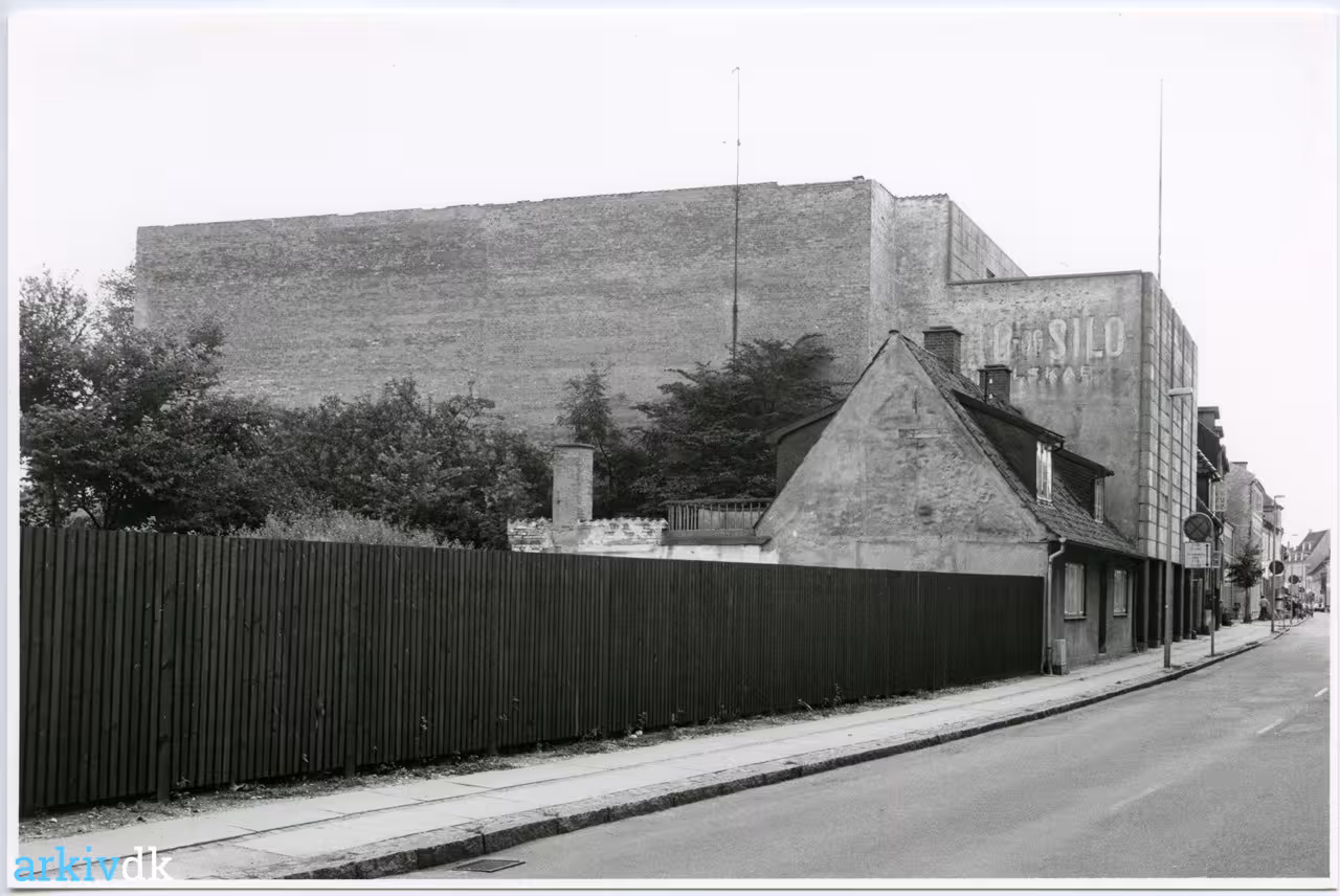 arkiv.dk | Vestergade nordre side med Frø og Silo's bygning