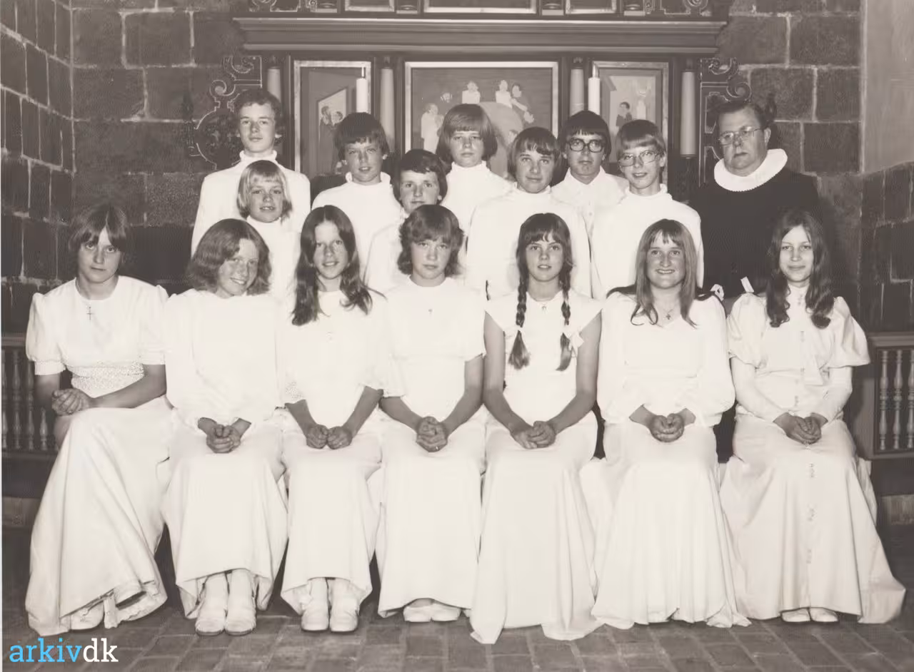 arkiv.dk | Velling Kirke, Konfirmerede 1974.