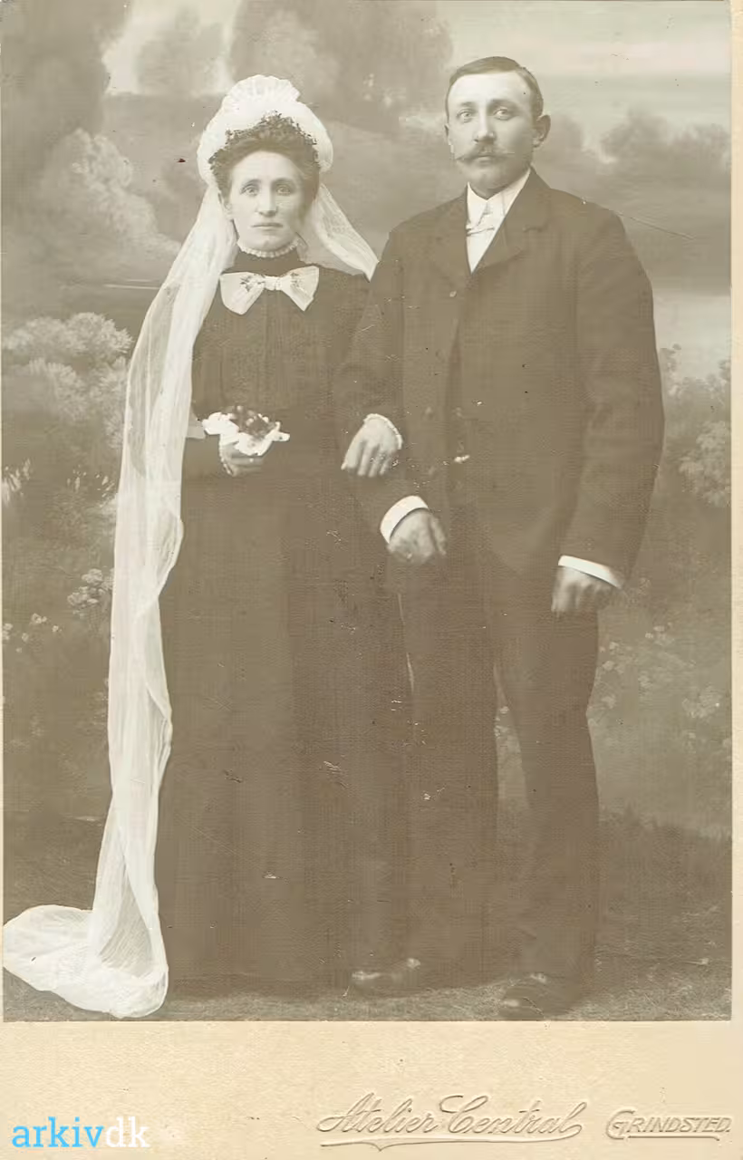 arkiv.dk | Helga Thomsen - Album med fotos af ukendte voksne og børn