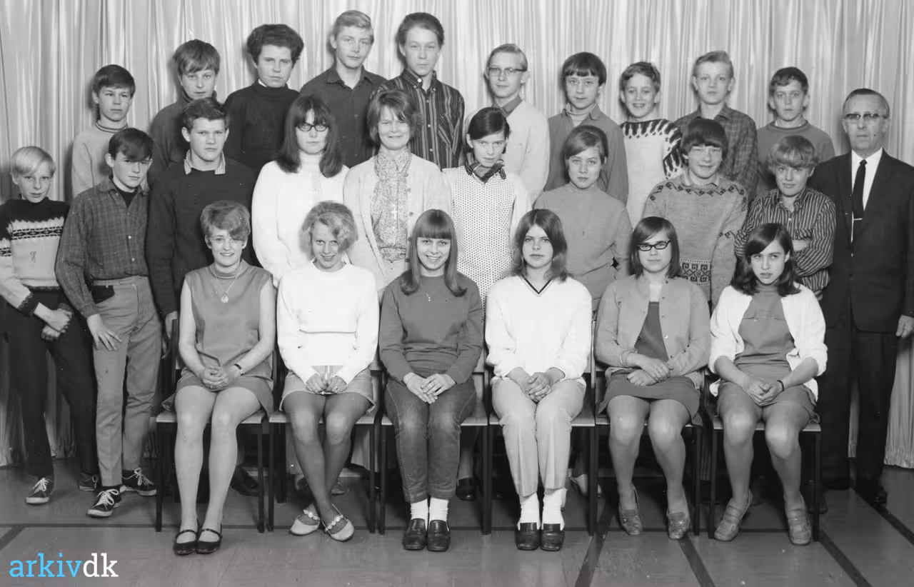 arkiv.dk | Klassebillede fra Stensved skole. 8. klasse. 1968