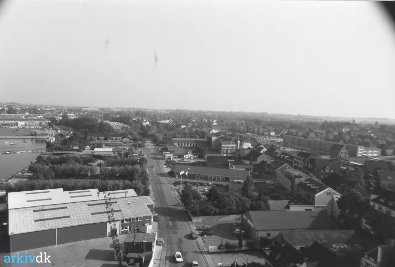 arkiv.dk | Middelfart Luftfoto. Havnegade mod øst. nederste i venste hjørne ses Aldi supermarked