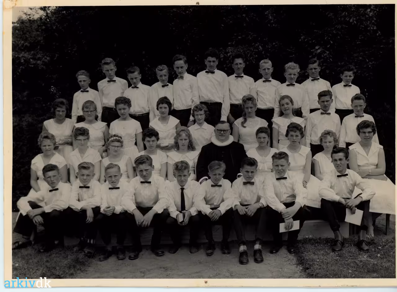 arkiv.dk | Konfirmationsbillede Vissenbjerg Kirke 29. maj 1960