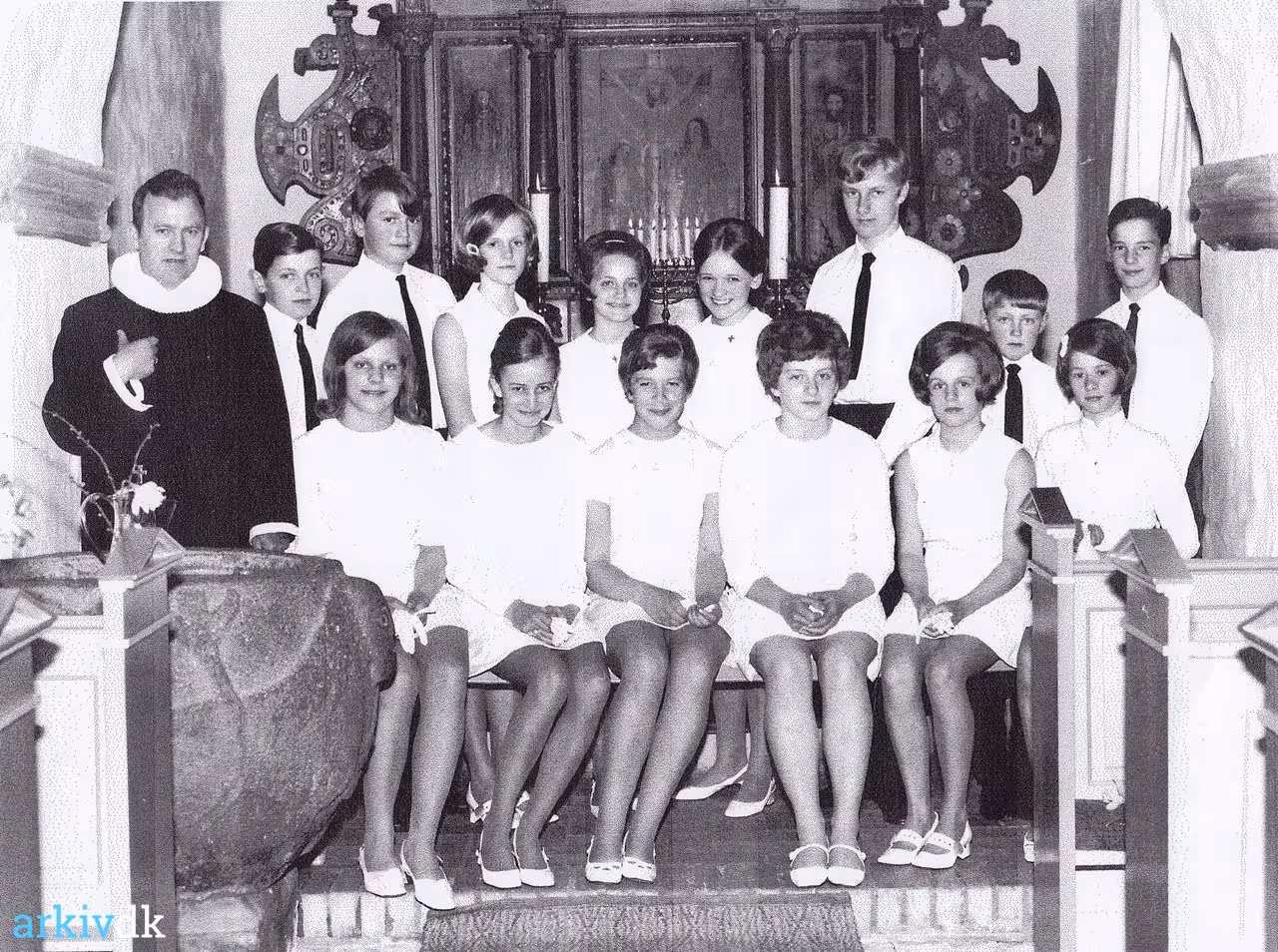 arkiv.dk | konfirmation Binderup Kirke 27. april 1969