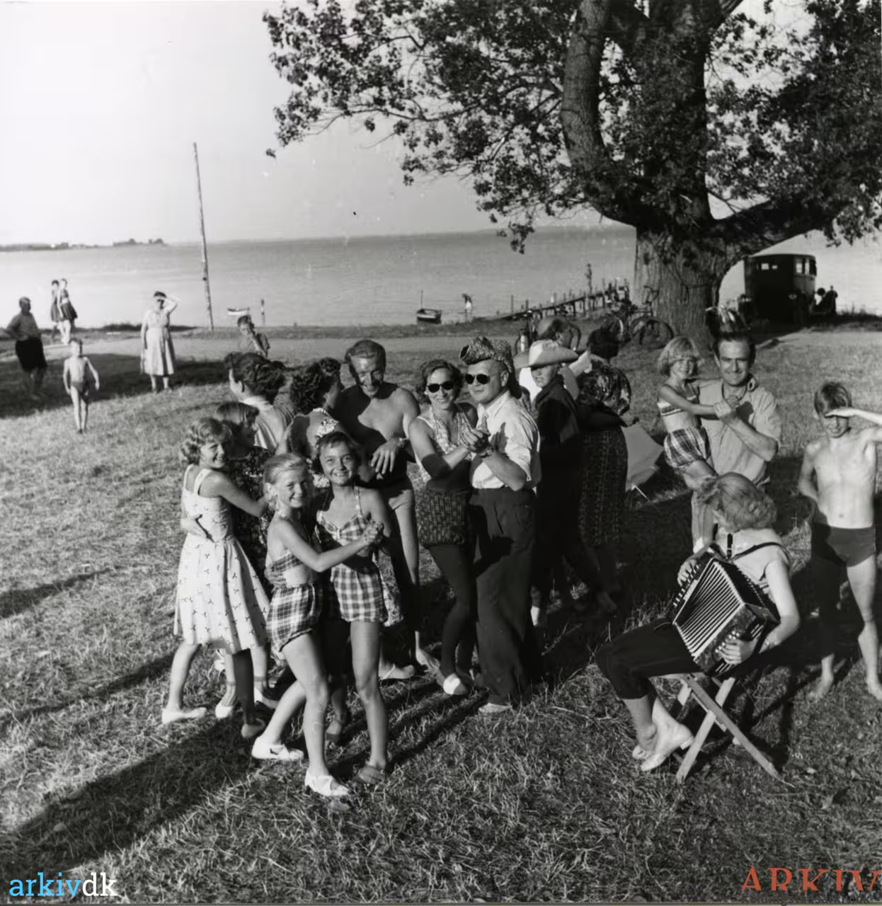 arkiv.dk | Sdr. Bjert, Binderup strand. Fest ved vandet