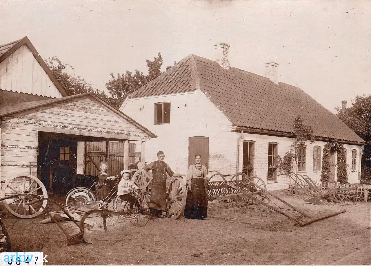 arkiv.dk | Brenderup Smedie, Kirkevej 4, 5464 Brenderup. ca. år 1900 - 10, Brenderup sogn