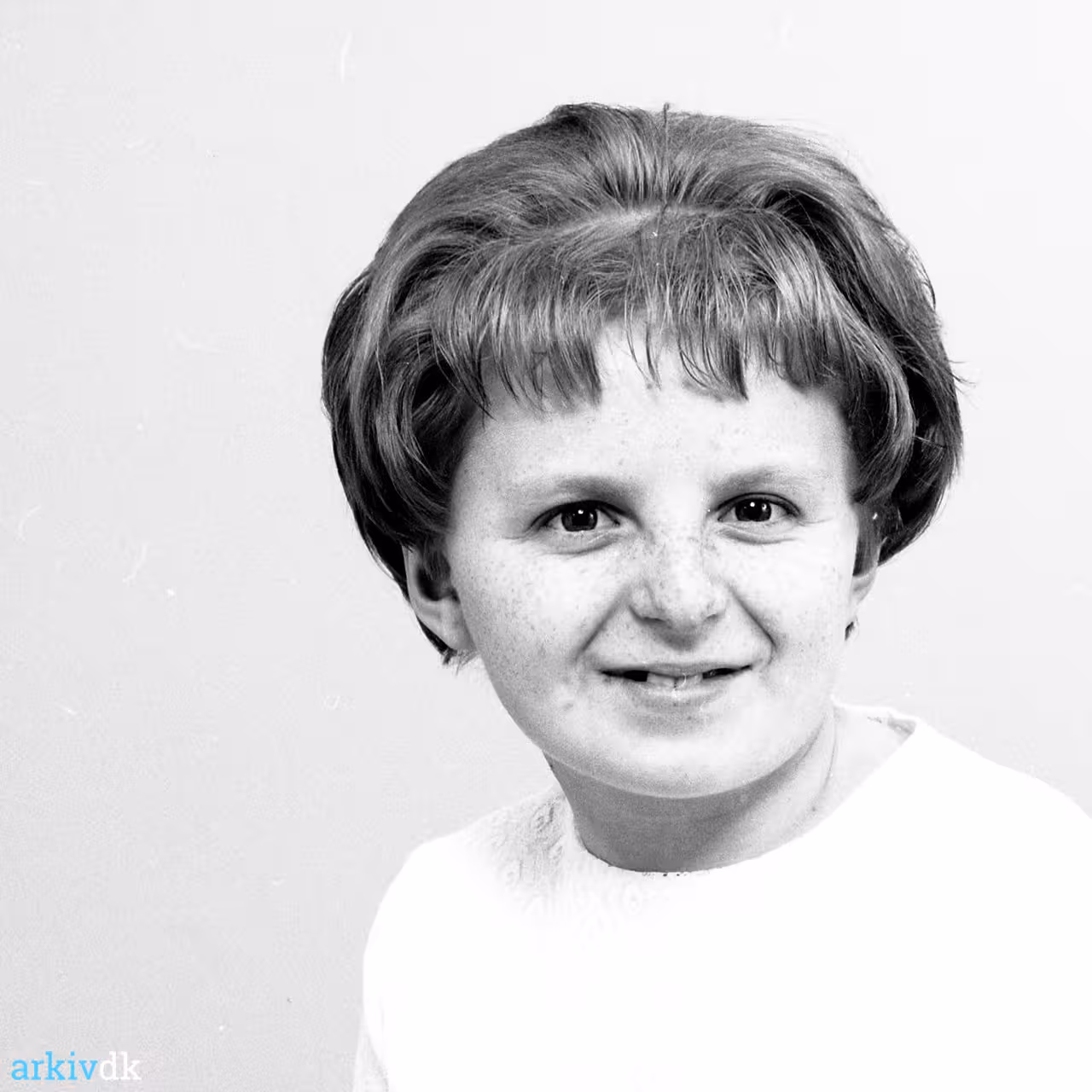 arkiv.dk | Konfirmand Inger Olsen Fladbjerg Mark.