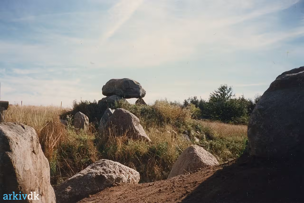 arkiv.dk | Jættestue i Veflinge