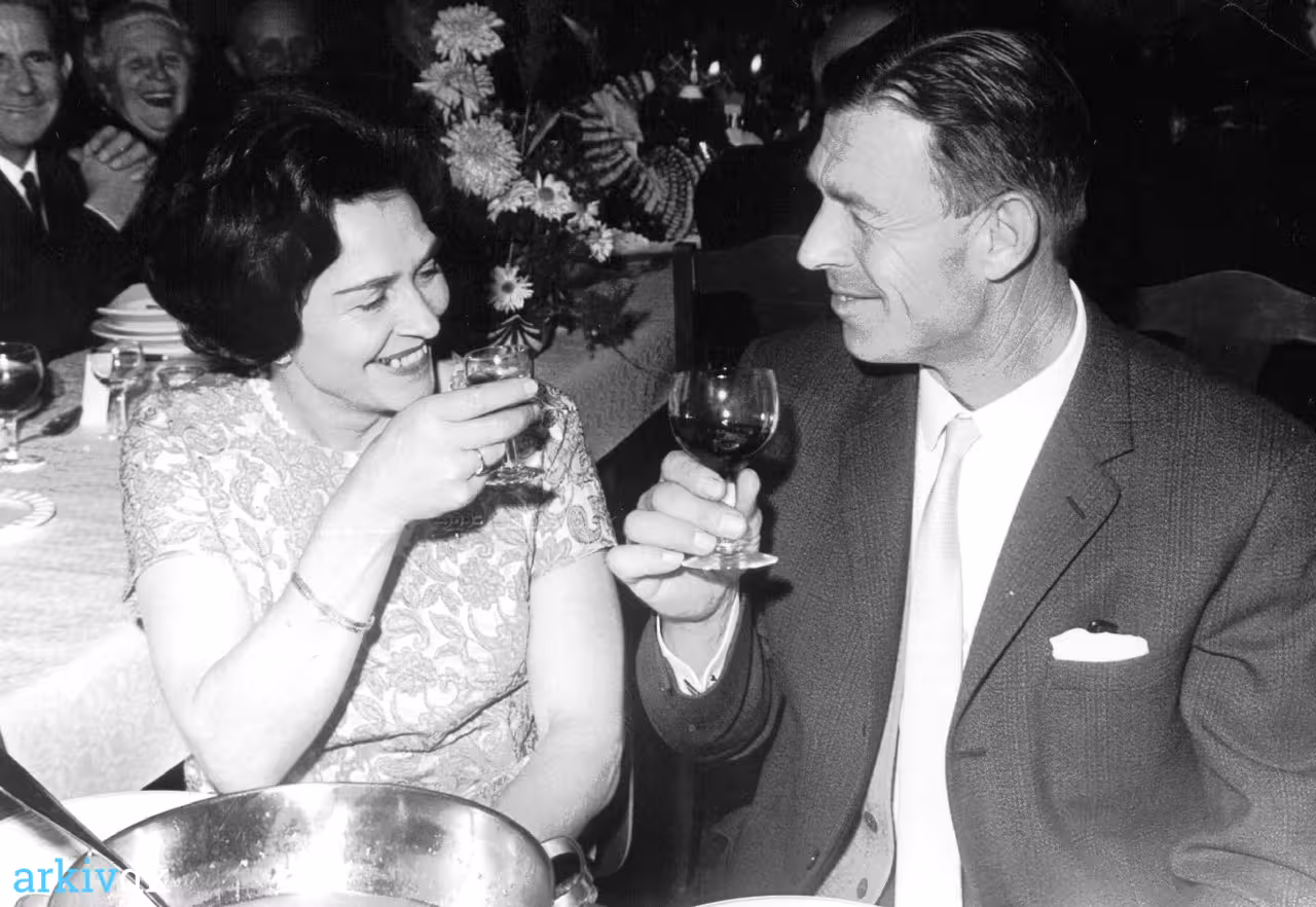 arkiv.dk | Ellen Brorsen hilser på Helge Kaspersen