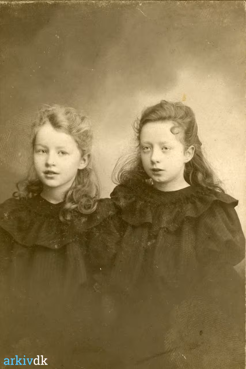 arkiv.dk | Søstrene Sofie og Karen Kristensen, 1906-08