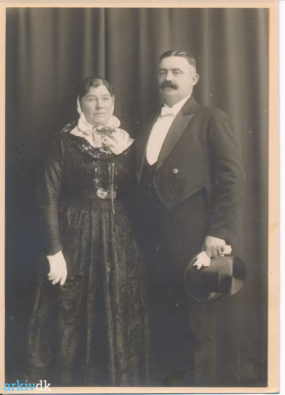 arkiv.dk | Gårdejer Hans Peter Petersen og hustru Ellen Marie de Place "Vennehøj", Englandsvej ...