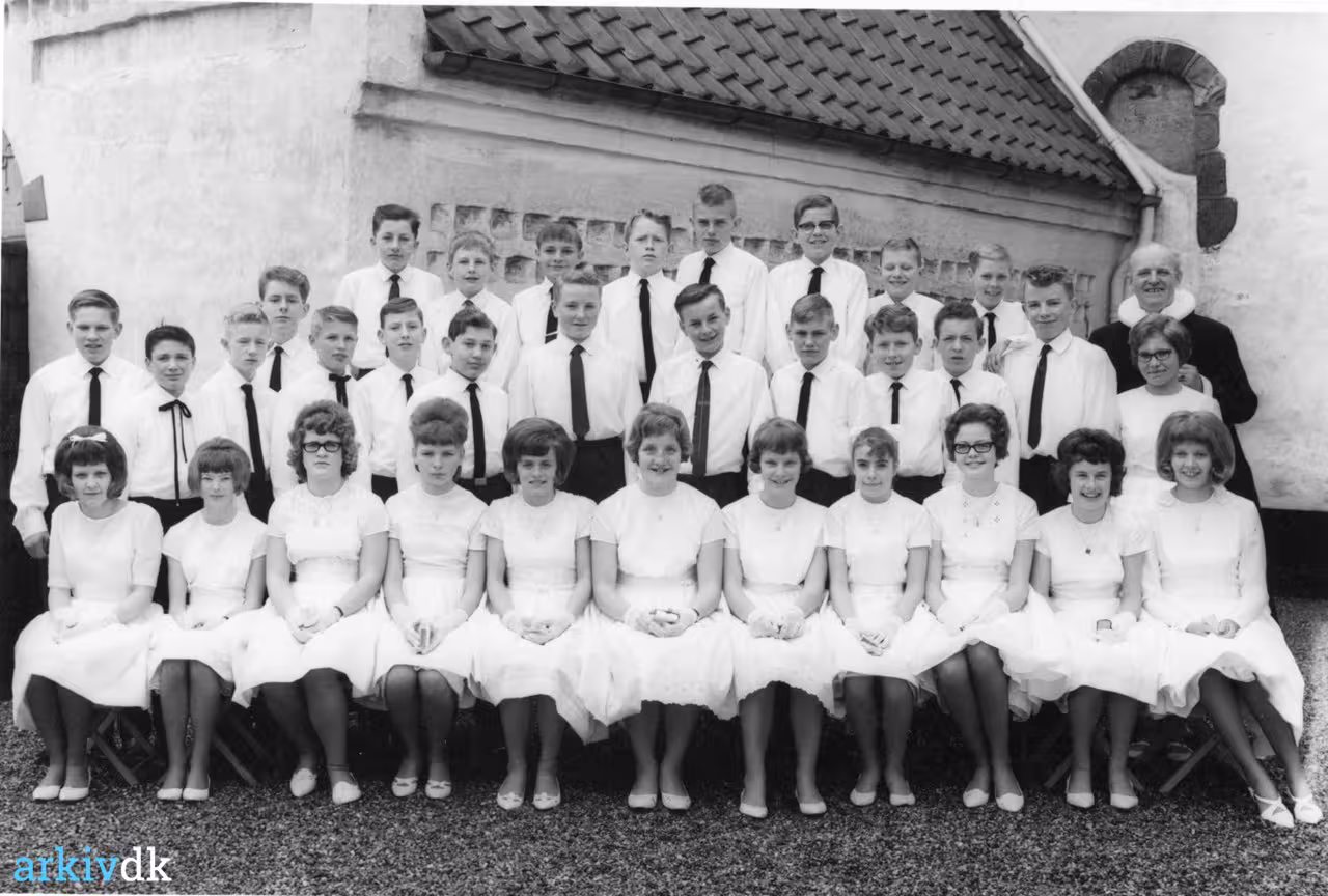 arkiv.dk | Konfirmander Ringe Kirke 1965 11/4.