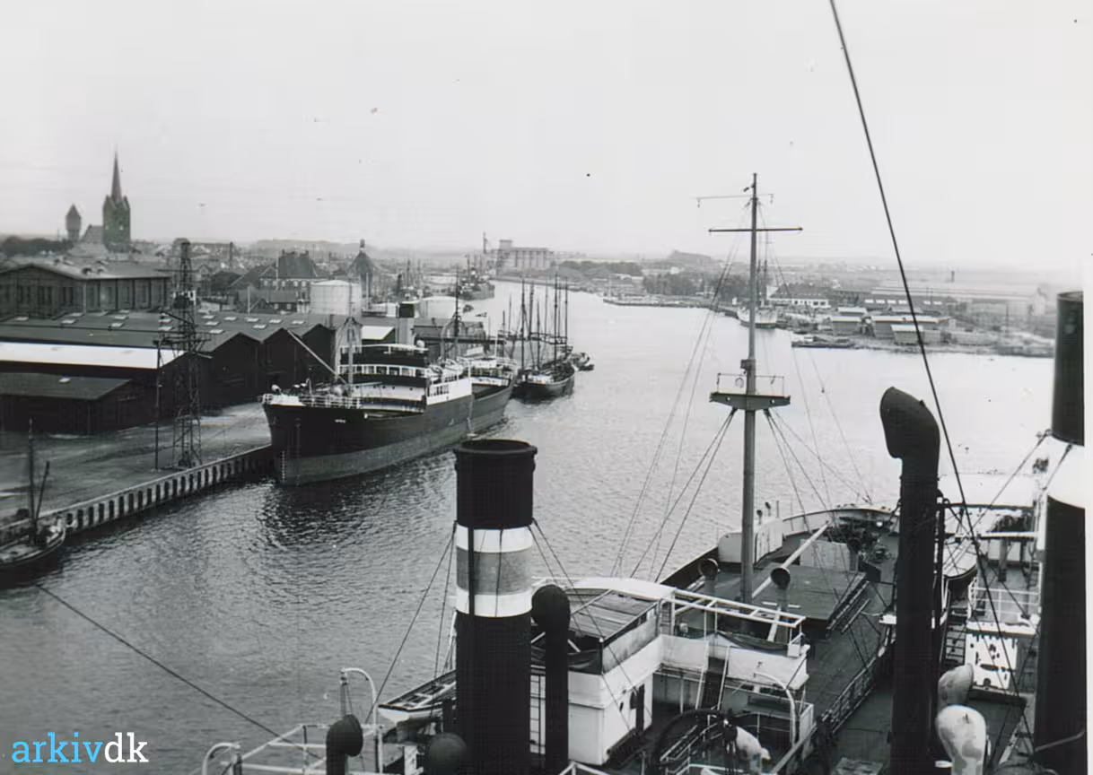 arkiv.dk | Nakskov Havn 1942