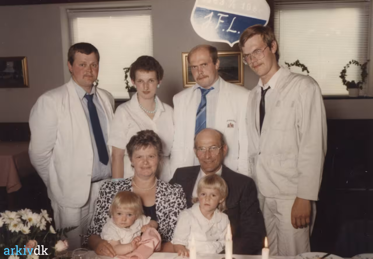 arkiv.dk | Ellen og Johannes Frederik Larsen, Sejlflod Familiefoto