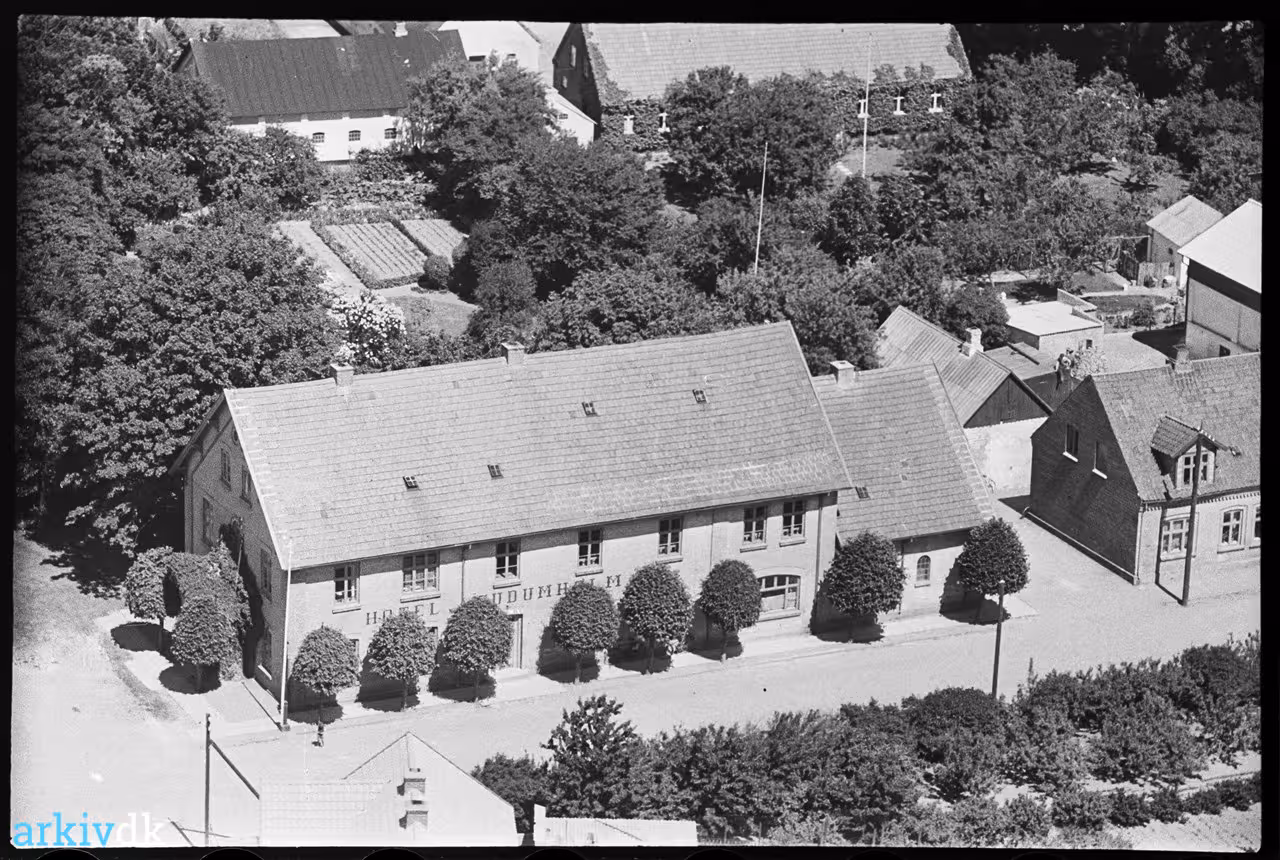arkiv.dk | Gudumholm Hotel Luftfoto