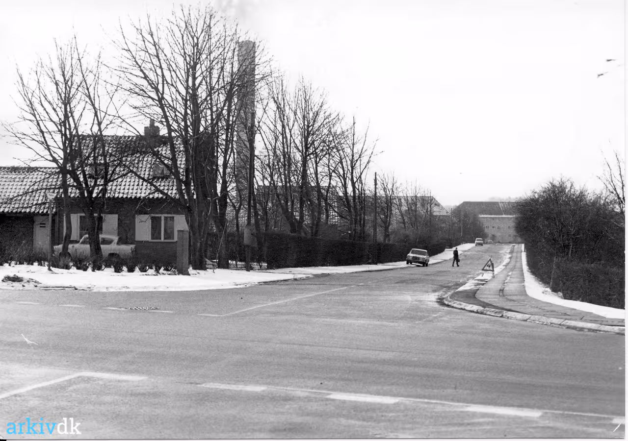 arkiv.dk | Motiv: Nærumgårdsvej ved Fruerlund, Hegnsvej 44, Nærum. Vinterbillede