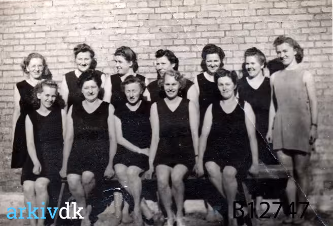arkiv.dk | Romdrup-Klarup Gymnastikforening. Gymnastik. Ca. år 1948