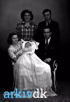 arkiv.dk | Dåbsbillede fra Gina og Johan Johansen, Hoby, Gloslunde, 4983 Dannemare