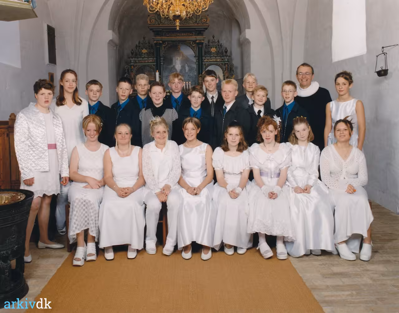 arkiv.dk | Konfirmander i Ølgod kirke 3. maj 1998. Skolen ved Skoven.