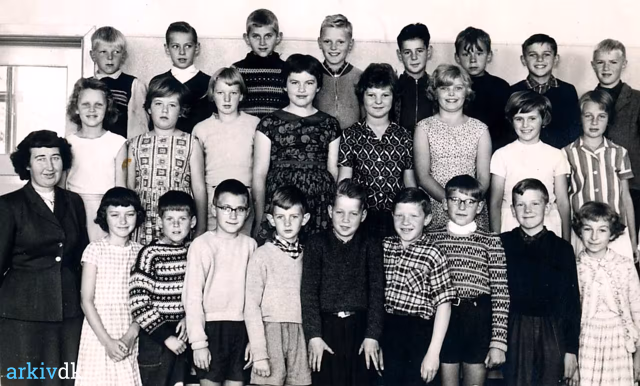 arkiv.dk | Skolebillede. Mørke Skole. Mørke. Omkring 1960