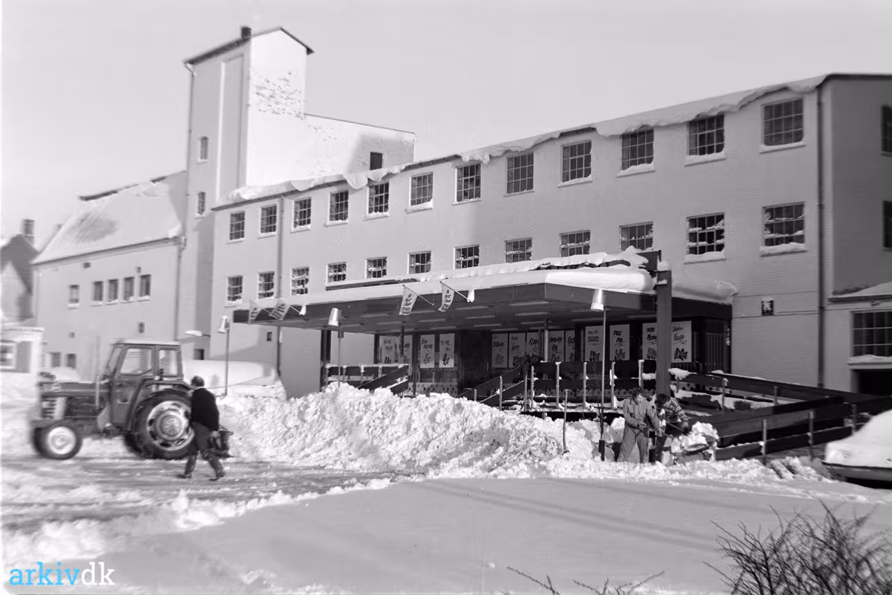 arkiv.dk | Favør i Havnegade klædt i sne under vinterkrigen 1978/1979