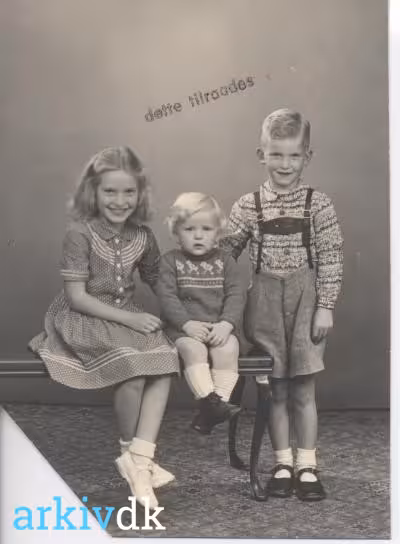 arkiv.dk | Birthe, Jørgen og Bent Knudsen, Stenøregård, Langøvej 26, Langø, Kappel, 4900 Nakskov