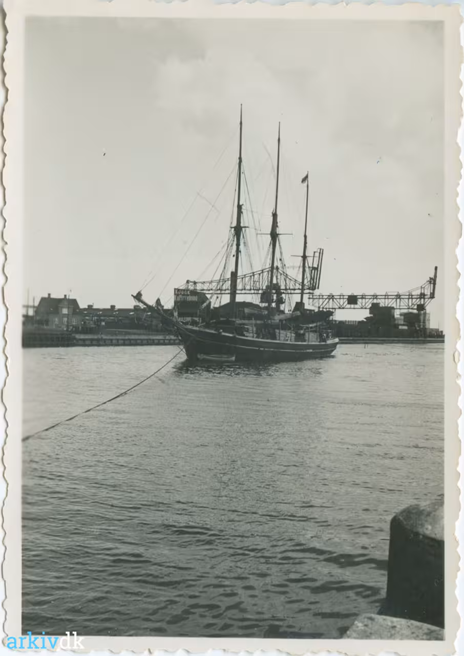 arkiv.dk | Sejlskib i Køge Havn.