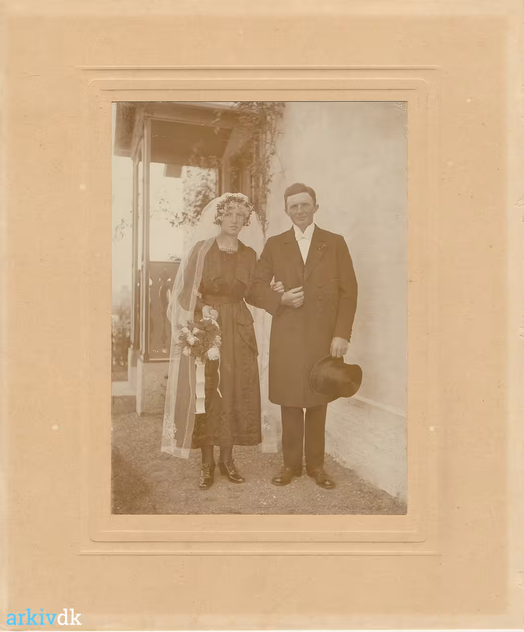 arkiv.dk | Brudepar, Petra og Niels Nielsen, Askeby Mølle